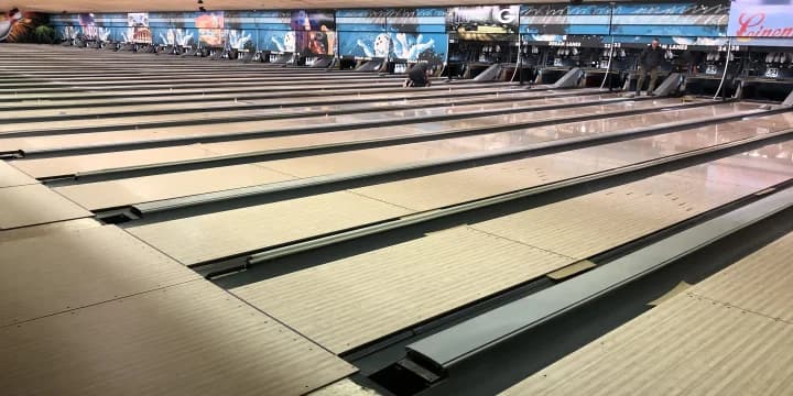 11thframe.com - Dream Lanes installing Brunswick Pro Anvilane ...